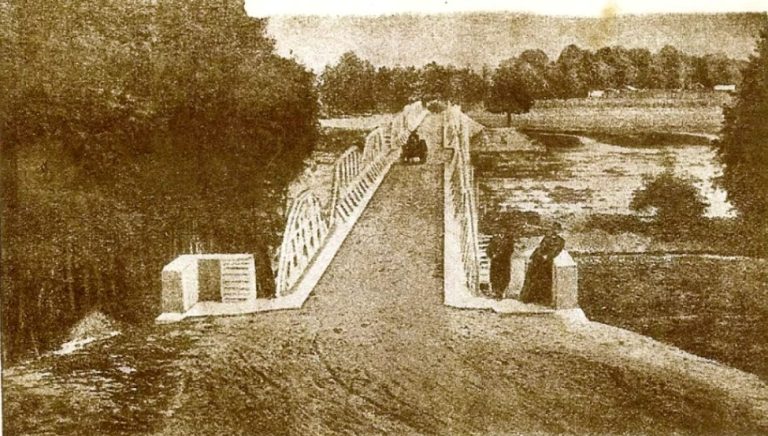 Podul Mihai Bravu avea Arc de Triumf și simbolul Casei Regale