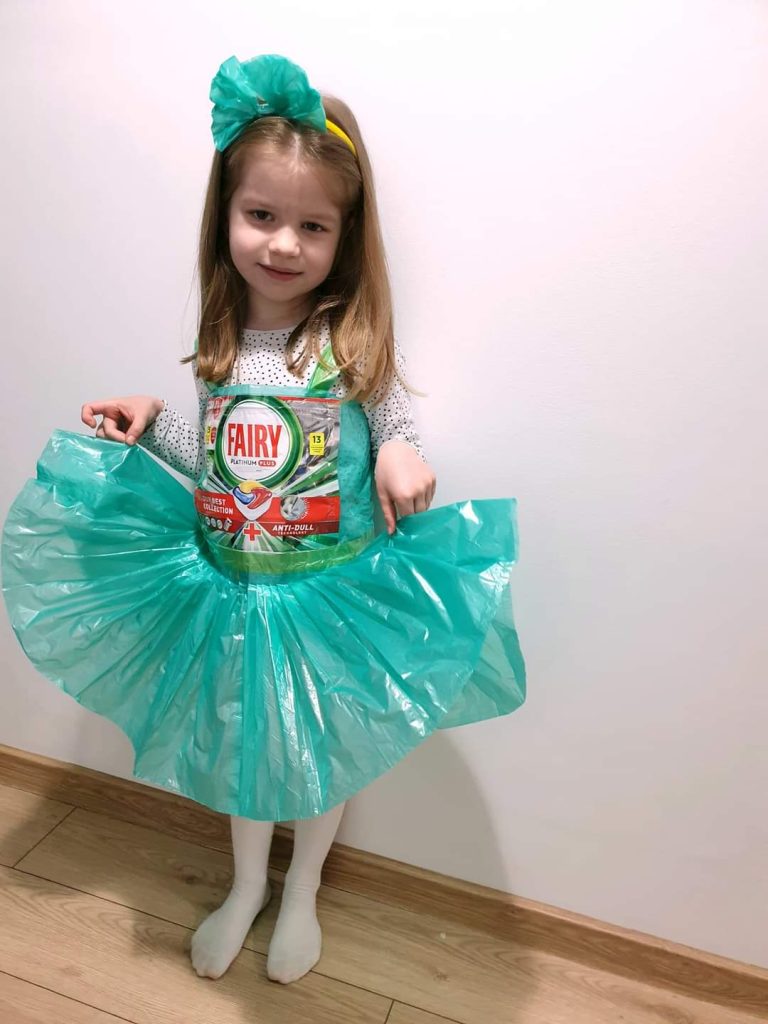 Copiii târgovișteni s-au întrecut în costume „reciclabile” în Săptămâna ...